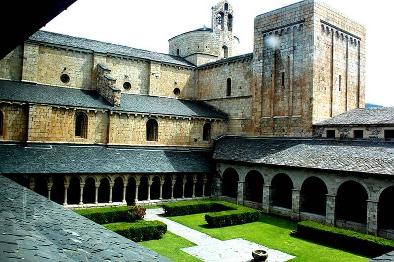 Iglesias, Monasterios y Órdenes religiosas en la Edad Media - El ...